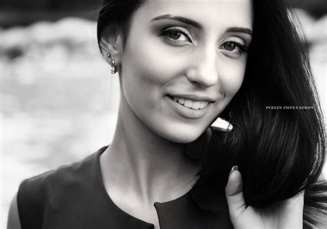 Wallpaper Women Monochrome Face Portrait Smiling Sunglasses Tanned Belly Armpits