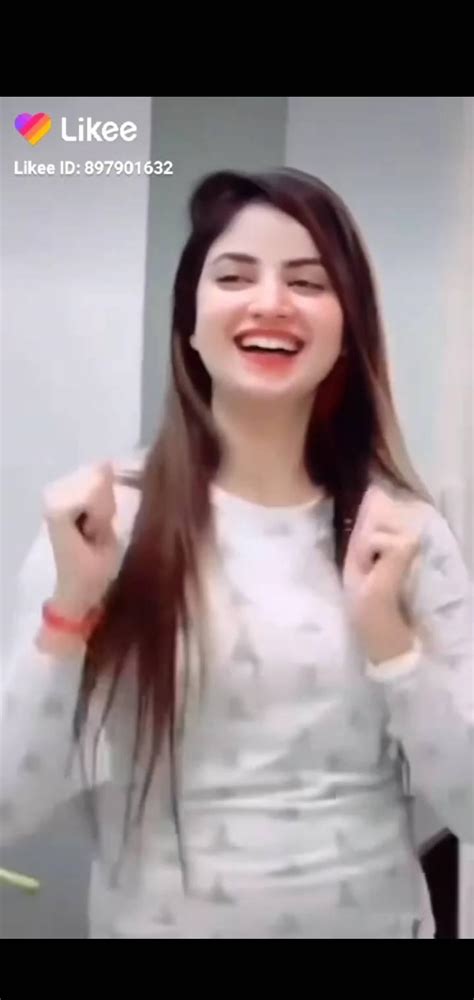 بنات في الشارع