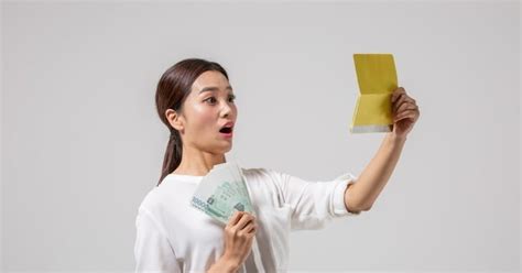 낮엔 유튜브 편집 밤엔 네일숍 사장n잡러 청년 200만 시대