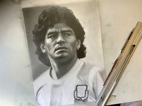 Dibujos Con Grafito Y Lapicera Domestika