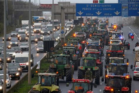 Video Irate French Farmers Descend On Paris In 1000 Strong Tractor
