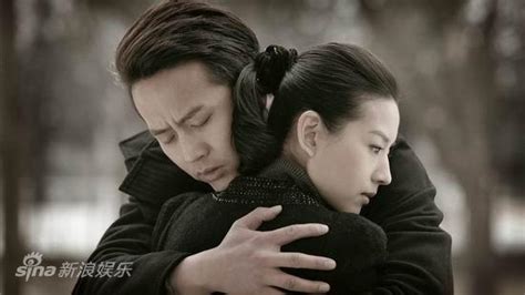图文：《兄弟》剧照 邓超董洁拥抱影音娱乐新浪网
