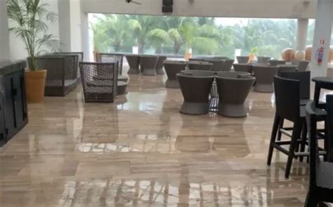 Адский отпуск номер пары в 5 звездочном отеле затопило во время ливня фото