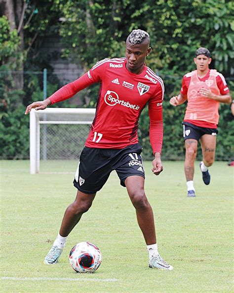 Escalação Do São Paulo Rafinha Fica Fora E Orejuela Deve Ser Titular