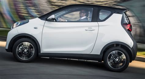 DR1 citycar elettrica per 4 lunga poco più di 3 metri con gli