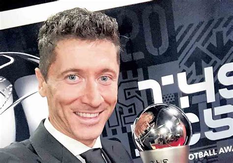 Robert Lewandowski Lewandowski Wins Best Fifa Mens Player Award