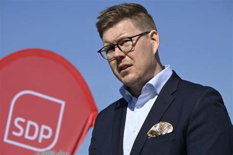 HS ja IS Antti Lindtmanin roisit nuoruuskuvat leviävät somessa SSS fi