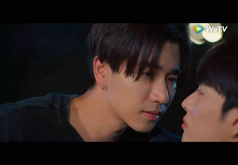 永遠都在中分的王俊勇 但這次比dangerous Romance的時候好一點 看得到眼睛了 然後 我一如往常的超級沒救的超級喜歡王俊勇 他不管
