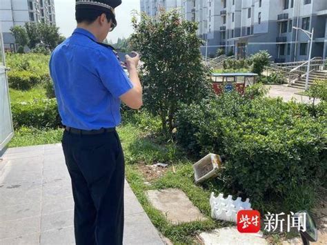 南京江北新区综合行政执法部门开展小区垃圾分类执法检查管理生活工作