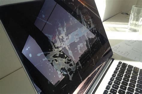 Опасно ли протирать Mac жидкостью для очистки экрана