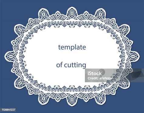 인사말 카드 가장자리 케이크에서 종이 절단 결혼식 초대장을 위한 템플릿 탁상용 장식 테두리와 함께 타원형 모양의 장식 플레이트는 레이저 컷 벡터 일러스트입니다 0명에 대한