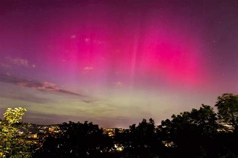 Tempête solaire extrême de sublimes aurores boréales ont illuminé
