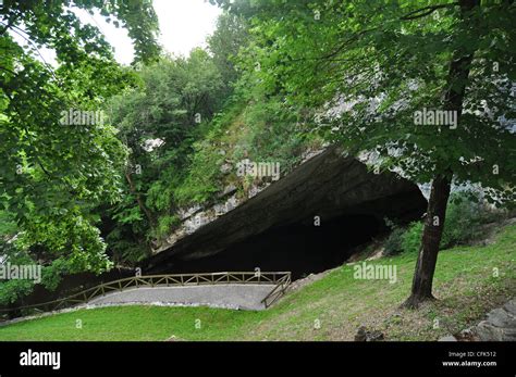 Karst Doline Fotos Und Bildmaterial In Hoher Auflösung Alamy