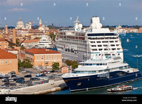 Litalie Vénétie Venise Classé Au Patrimoine Mondial De Lunesco Le
