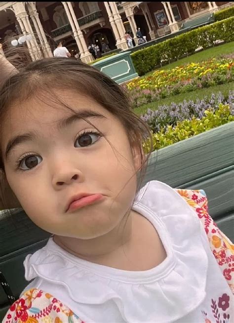 แม่ลิเดีย อวดความสวย น้องเดมี่ คิ้วเป๊ะตากลมโตจิ้มลิ้มมากๆ