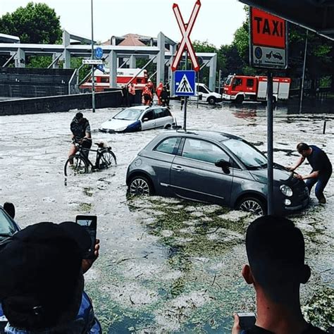 Super Grandinata Su Torino Fiumi Di Ghiaccio Per Le Strade Grandine