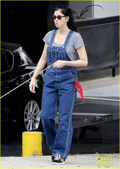 Sarah Silverman Doesnt Think Chelsea Handlers Topless Pic Is