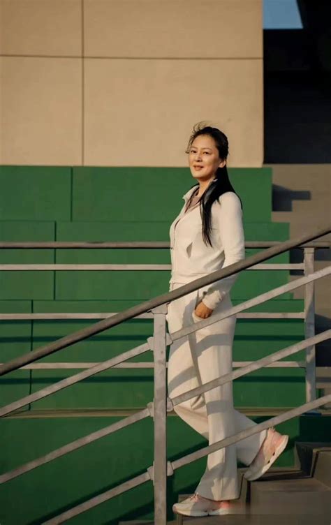 她是《非诚勿扰》合伙人，客串《我的前半生》还是制作人！ 360娱乐，你开心就好