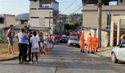 Domingo 10 42 Idosa morre após ser atingida por bala perdida em