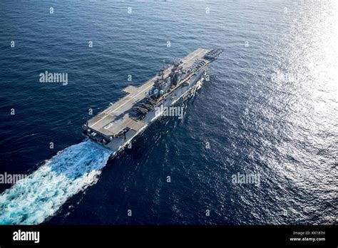 The Us Navy Wasp Class Amphibious Assault Ship Uss Kearsarge Steams