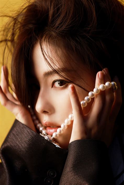 China Entertainment News Bai Lu Poses For Photo Shoot