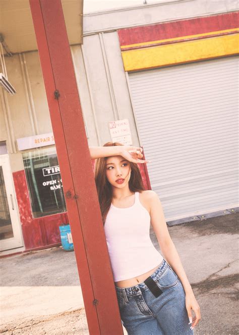 Nayeon TWICE Rilis Foto Konsep Ketiga Untuk Album Mini NA KoreanIndo