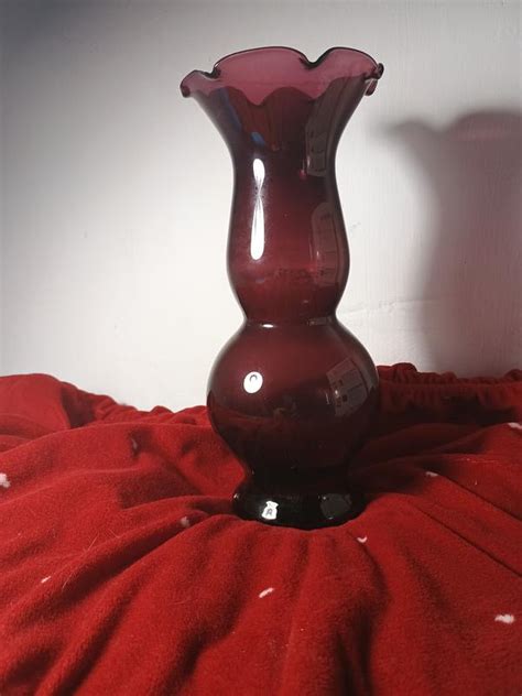 Ваза червоне скло германія — ціна 350 грн у каталозі Вази для цукерок Купити товари для дому та