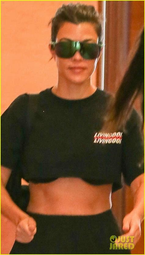 Kourtney Kardashian Flaunts Super Toned Abs At The Spa Photo 4085013