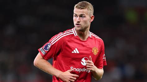 Andy Cole Pinpoints The Reason For Matthijs De Ligts Inconsistency