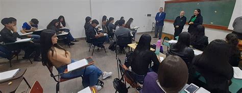 Une Fce Une Dio Bienvenida A Estudiantes Del Primer Año