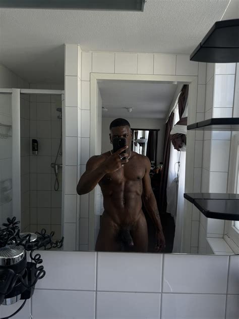 Model Of The Day Eros Manos Daily Squirt