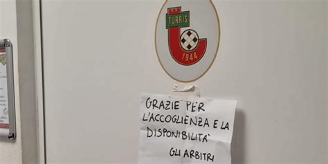 Il Bel Gesto Della Turris Il Messaggio Degli Arbitri Lasciato Sulla