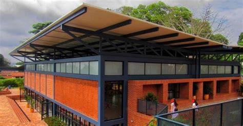 Denuncian Violación A Una Menor Por Parte De Un Ex Alumno De Un Colegio