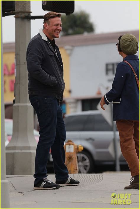 Photo Jason Segel Runs Into Knocked Up Costar Charlyne Yi In Los Feliz