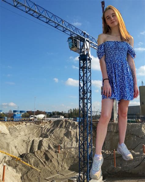 Giantess Attack 6 By Gtscolosal On Deviantart