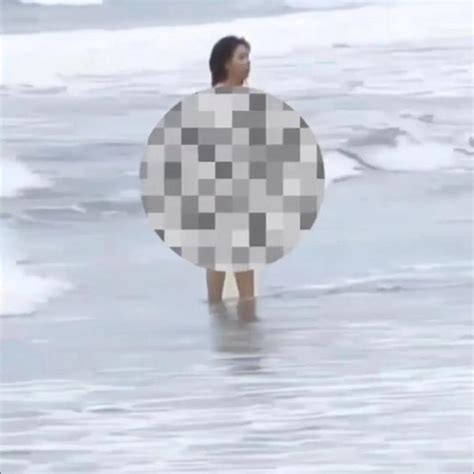 三亚湾海滩疑似出现裸体女子拍照 警方：海滩不允许裸拍，已处理正加强巡逻视频红星新闻毁三观！三亚湾海滩有女子裸体摆拍，警方回应，评论区炸锅视频行为调查女子疑似在三亚湾海滩裸体拍照