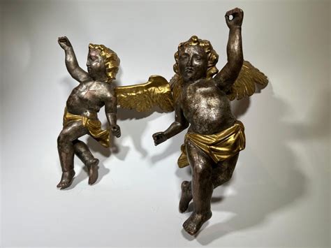 Pair Of 18th Century Italian Puttini In Giltwood For Sale At 1stdibs