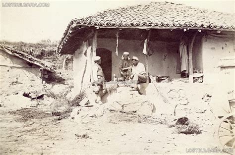 Изоставената къща в която е настанен военният фотограф Франц Душек