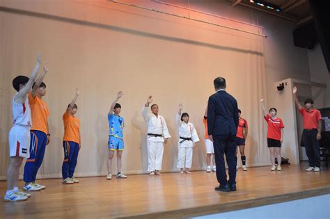 開志国際高等学校 昨日、夏の全国大会の壮行会を行いました！！ 各部活動代表者が決意表明を行った後、