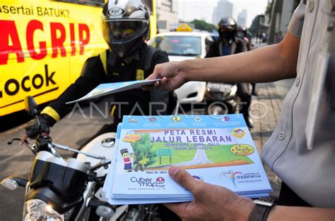 PEMBAGIAN PETA JALUR MUDIK ANTARA Foto