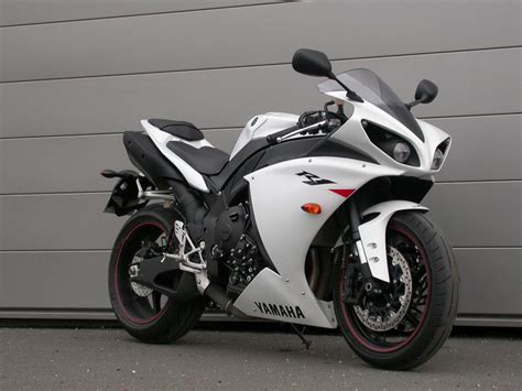 2011 Yamaha Yzf R1 Motozombdrivecom