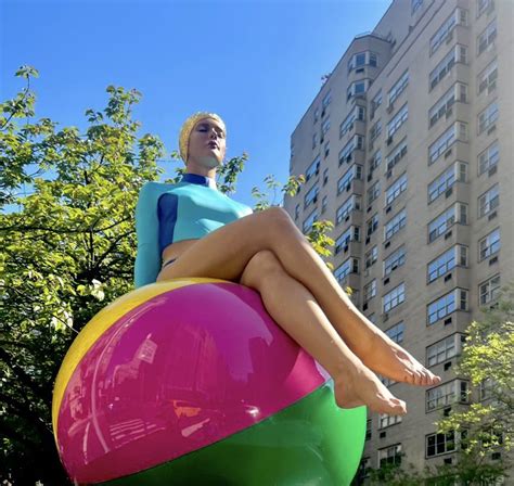 Carole A Feuerman On Her Journey From An Illustrator To Sculptor Magzoid Magazine