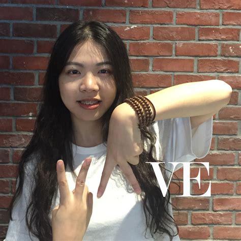 Qin Ming Xin Vave Crossed Fingers Finger Thumb