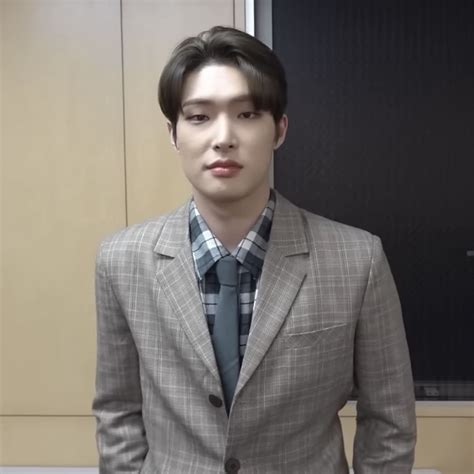 Ateez Mingi Icon Pfp Loglogbook107 In 2024 Living In Korea Icon Korea