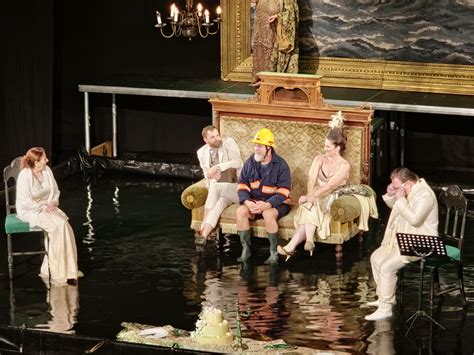 Представа „Ћелава пjевачица“ омаж Боки Rthn