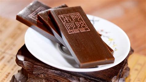 阿胶的作用和功效【阿胶哪个牌子最正宗】一篇文章给你讲清楚阿胶糕适合什么人吃？阿胶的正确吃法服用时间 知乎