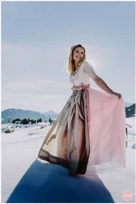 Traumhaft Langes Brautdirndl In Der Trendfarbe Blush Mit Doppeltem Rosa