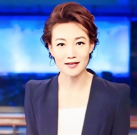 事实证明，47岁 不婚不育”的李梓萌，早已走上了另一条人生大道工作节目专业