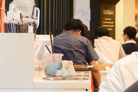 더쿠 잠깐 앉았다 들고 갈 건데 왜 일회용 컵 안 됩니까”카페는 ‘컵 전쟁 중