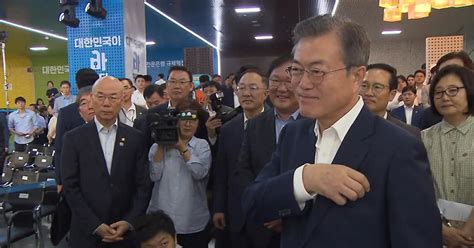 문 대통령 은산분리 지키면서 인터넷은행 투자 확대공약 파기 논란도